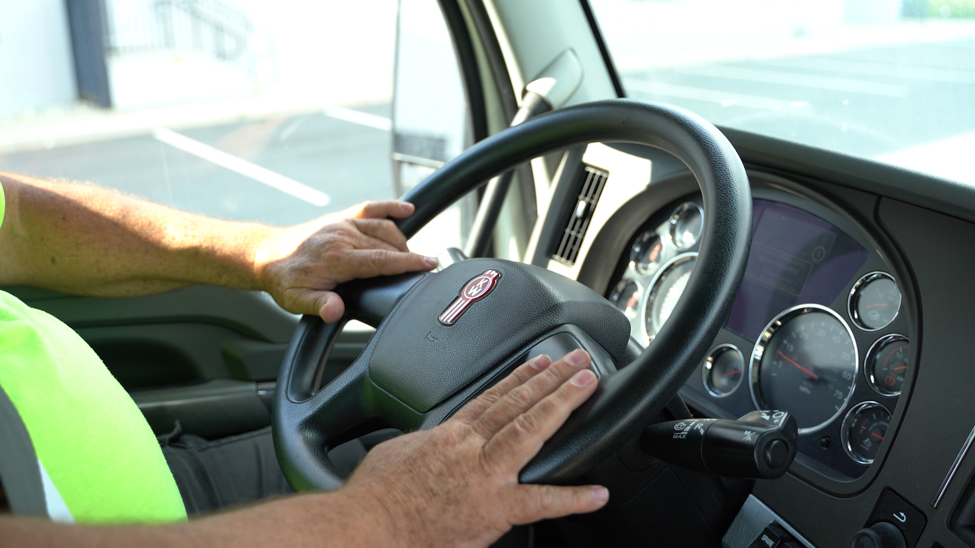 Should You Consider a Drayage Trucker Career?